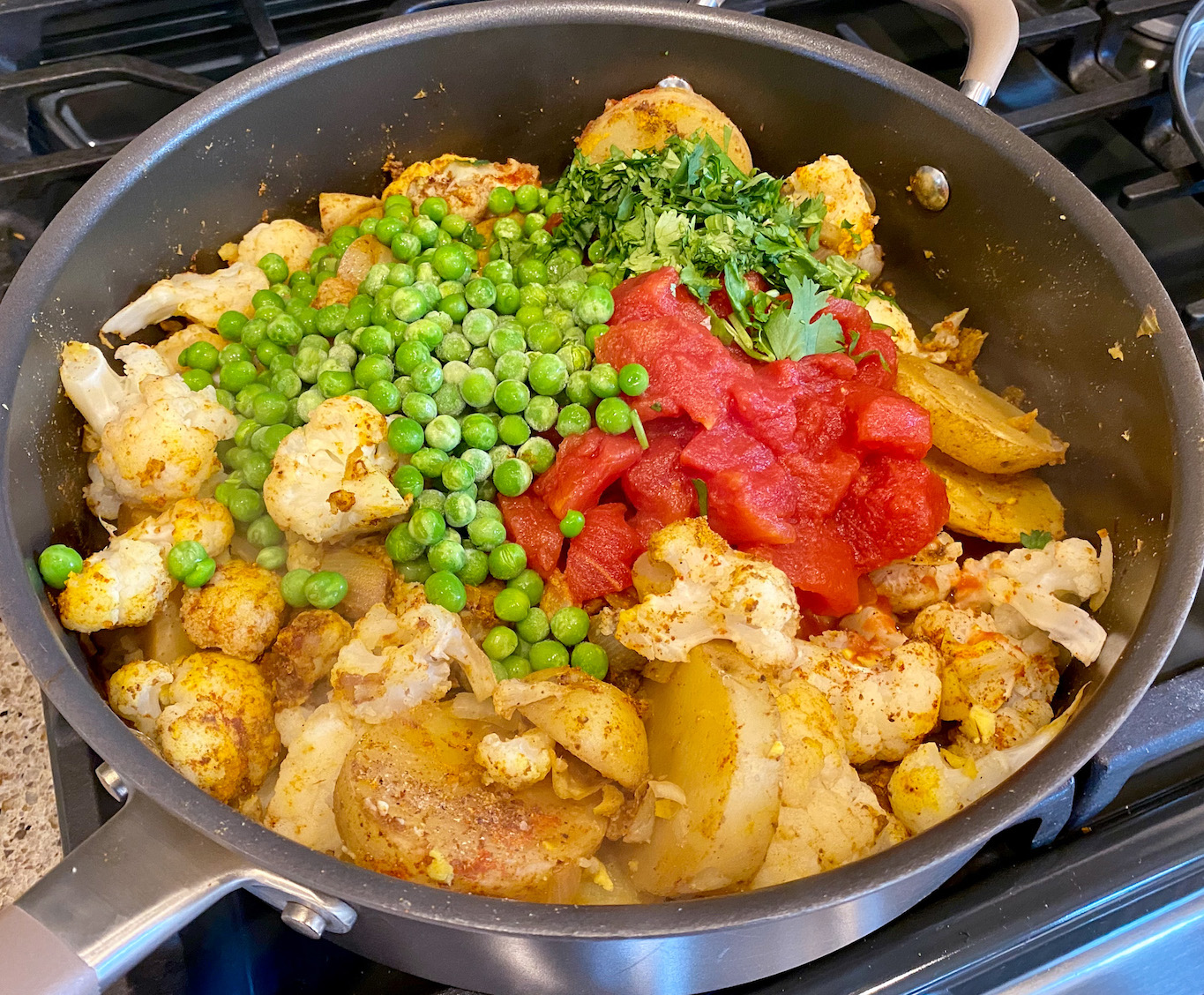 Aloo Gobi Matar (Cauliflower Potato Pea Curry) – Pebbles and Toast