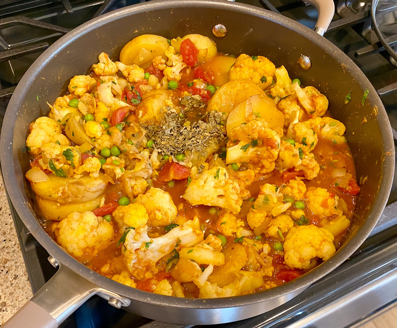 Aloo Gobi Matar (Cauliflower Potato Pea Curry) – Pebbles and Toast