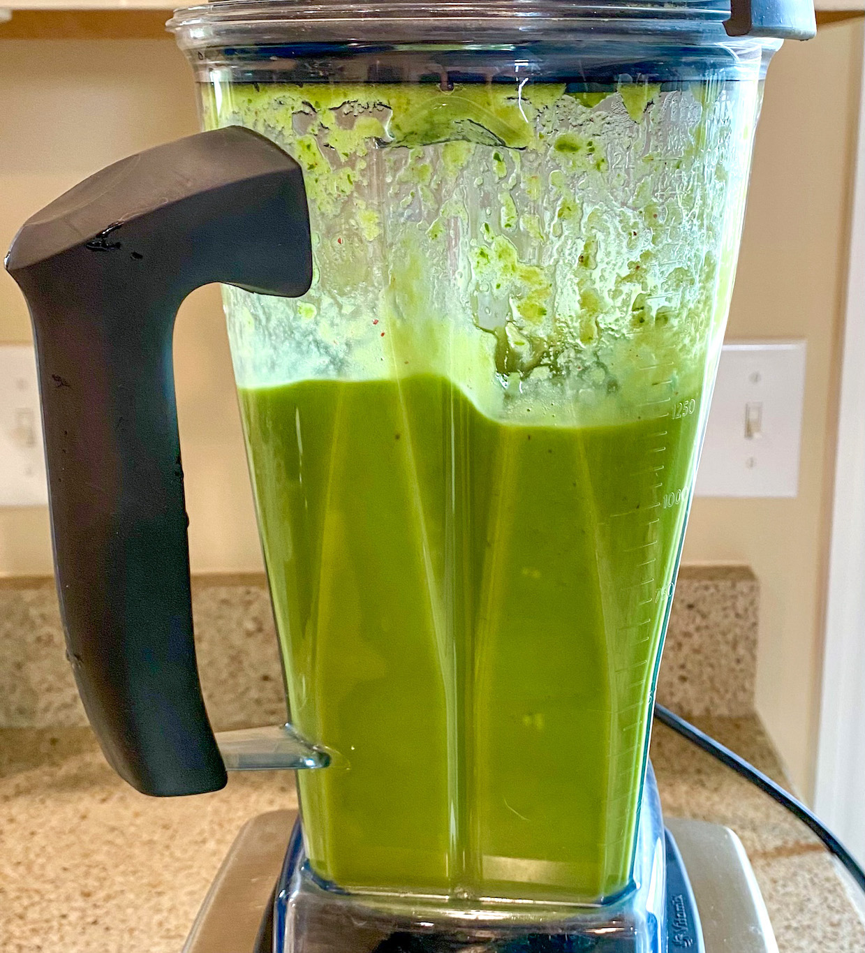 Clean Green Detox Smoothie - Pebbles and Toast